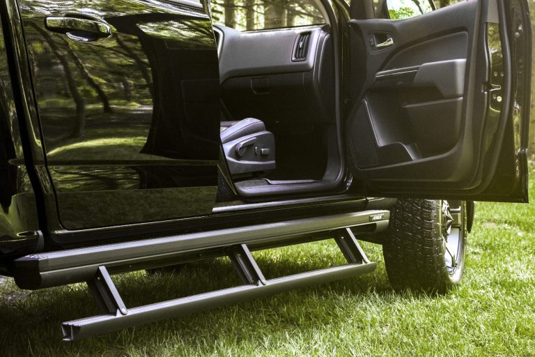 Best Electric Running Boards to Weather all Terrains | Towing Less