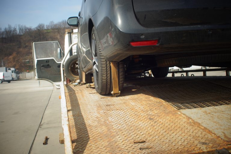 Flat Towing 101: What You Need To Know | Towing Less